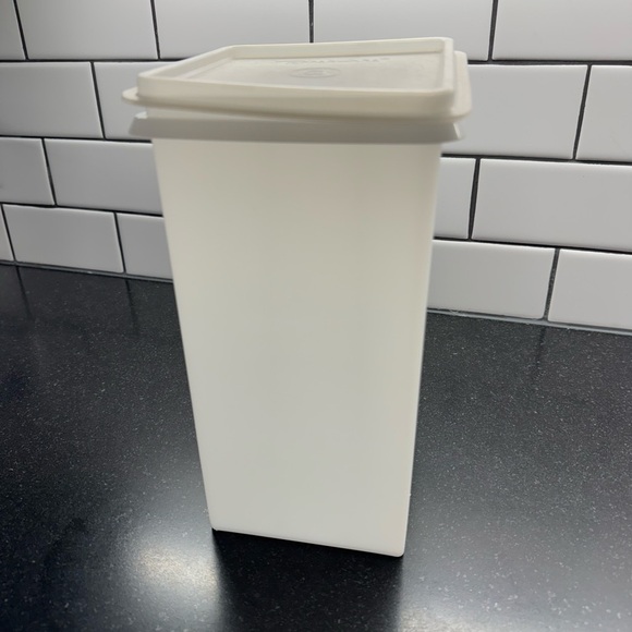 Tupperware | Kitchen | Tupperware Vintage Cracker Keeper Container With ...